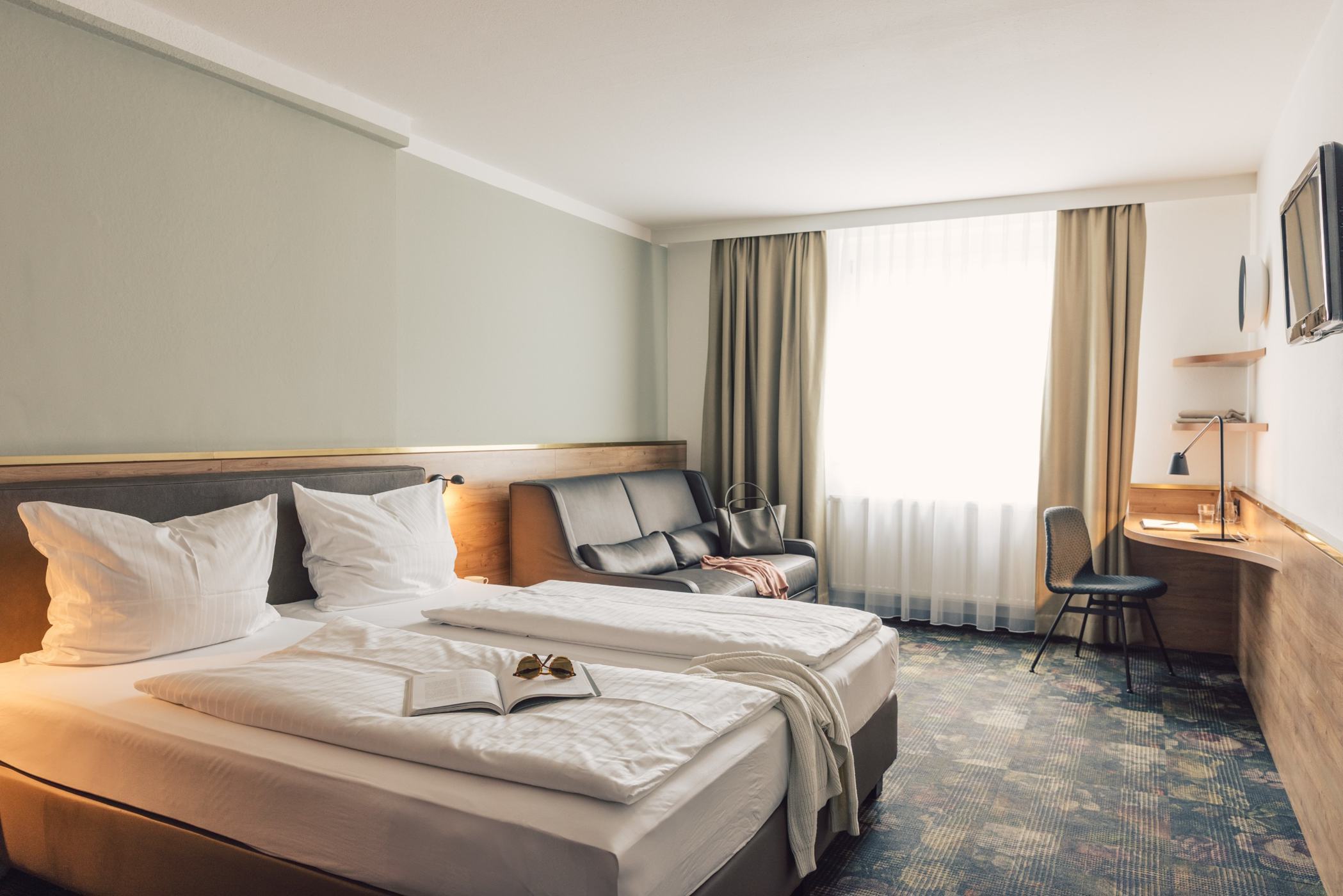 Request | Hotel Zach